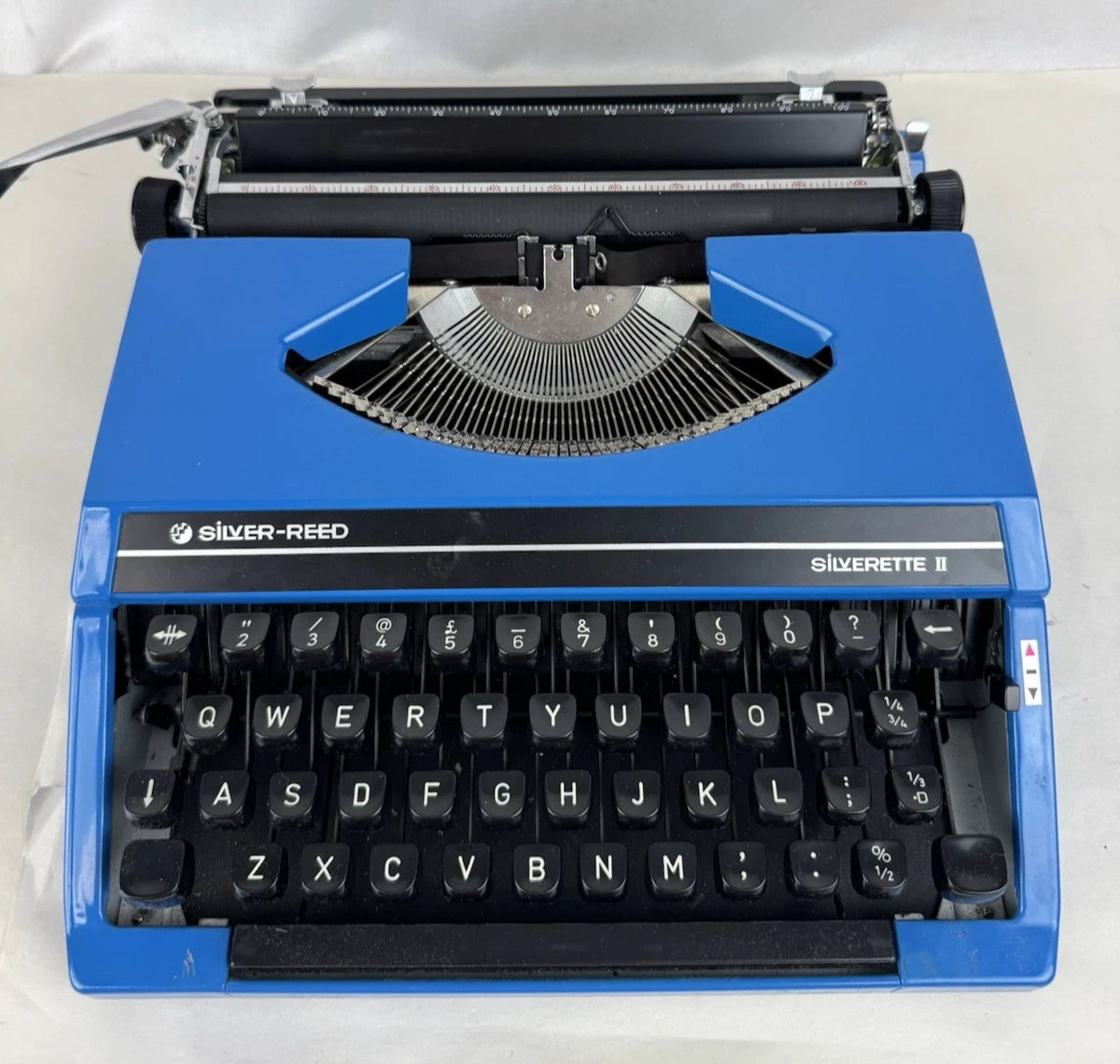 Vtg. Silver Reed Silverette II Blue Manual Typewriter Hard Carry Case ...